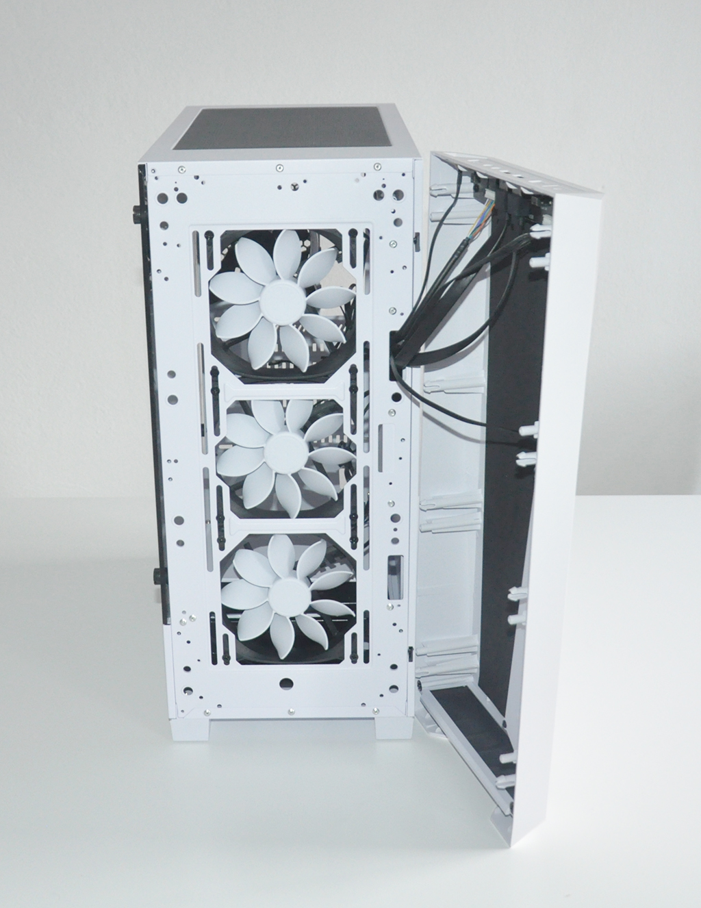 Review Antec DP501 White