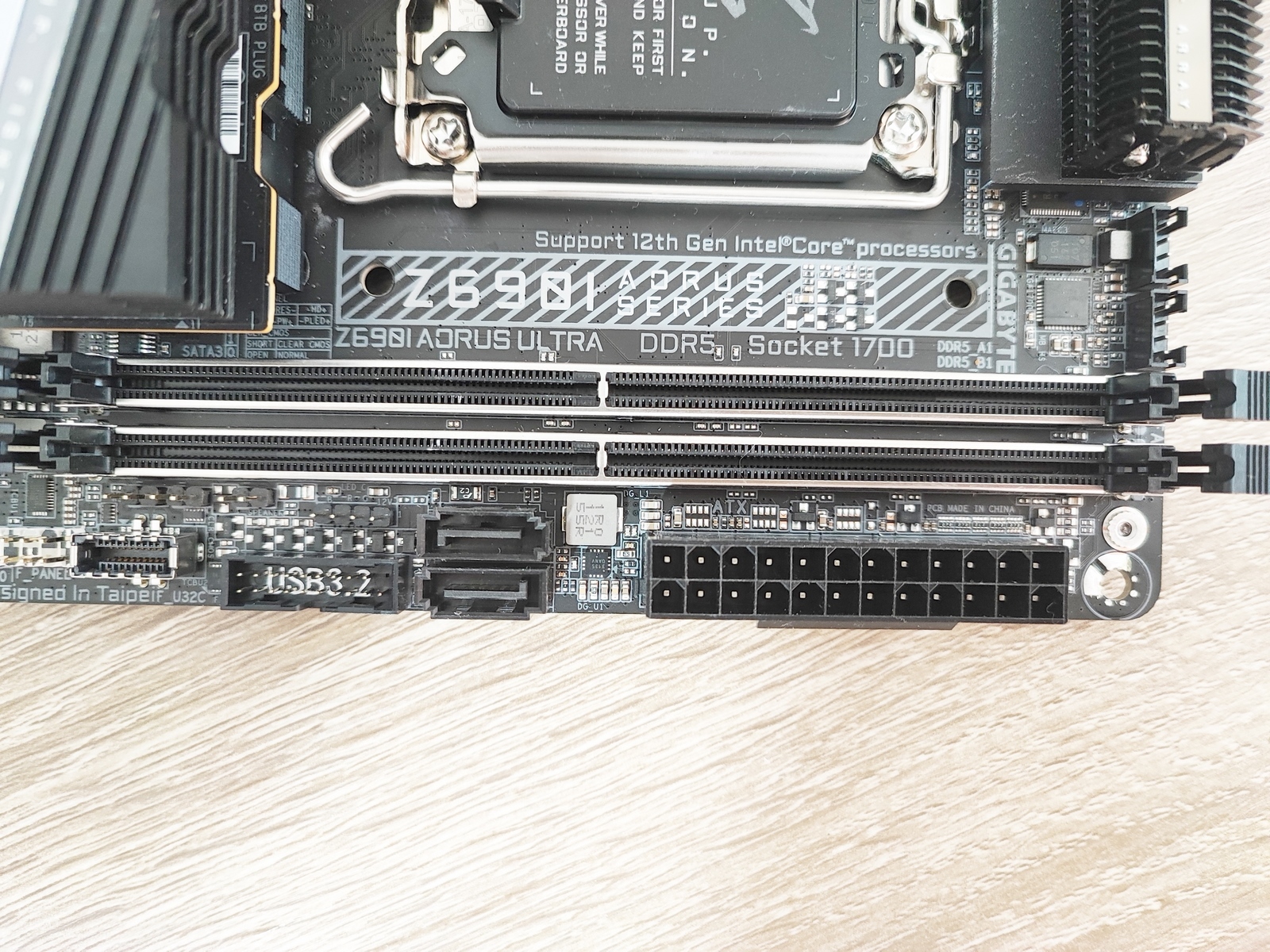 Review Aorus Z690i ULTRA