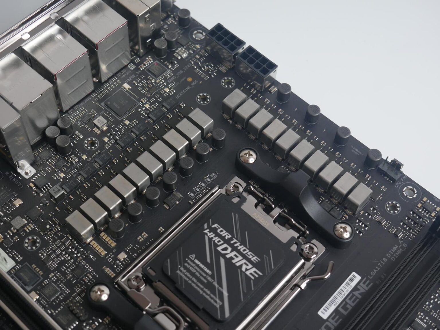 Review Asus Rog Crosshair X670E GENE