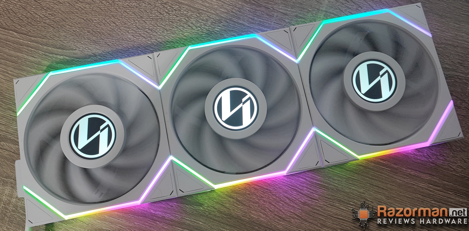 Review LIAN LI UNI FAN TL LCD 120 RGB