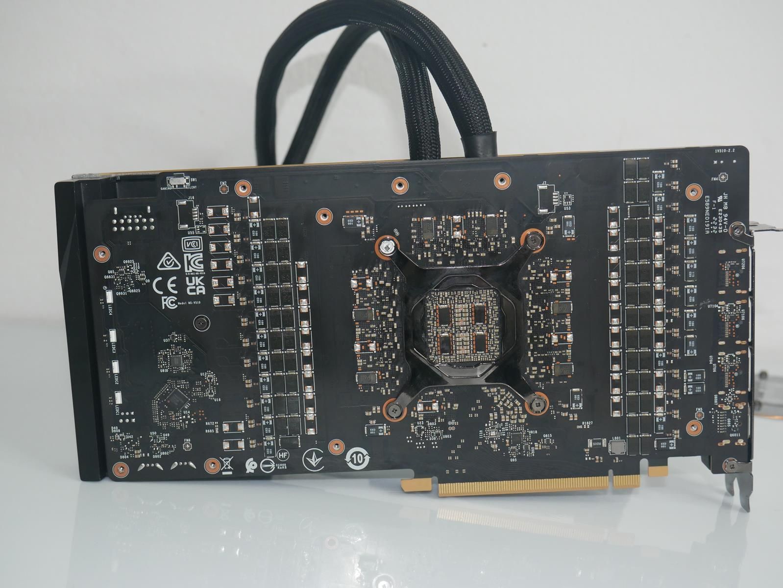 Review MSI GeForce RTX 4090 SUPRIM LIQUID X