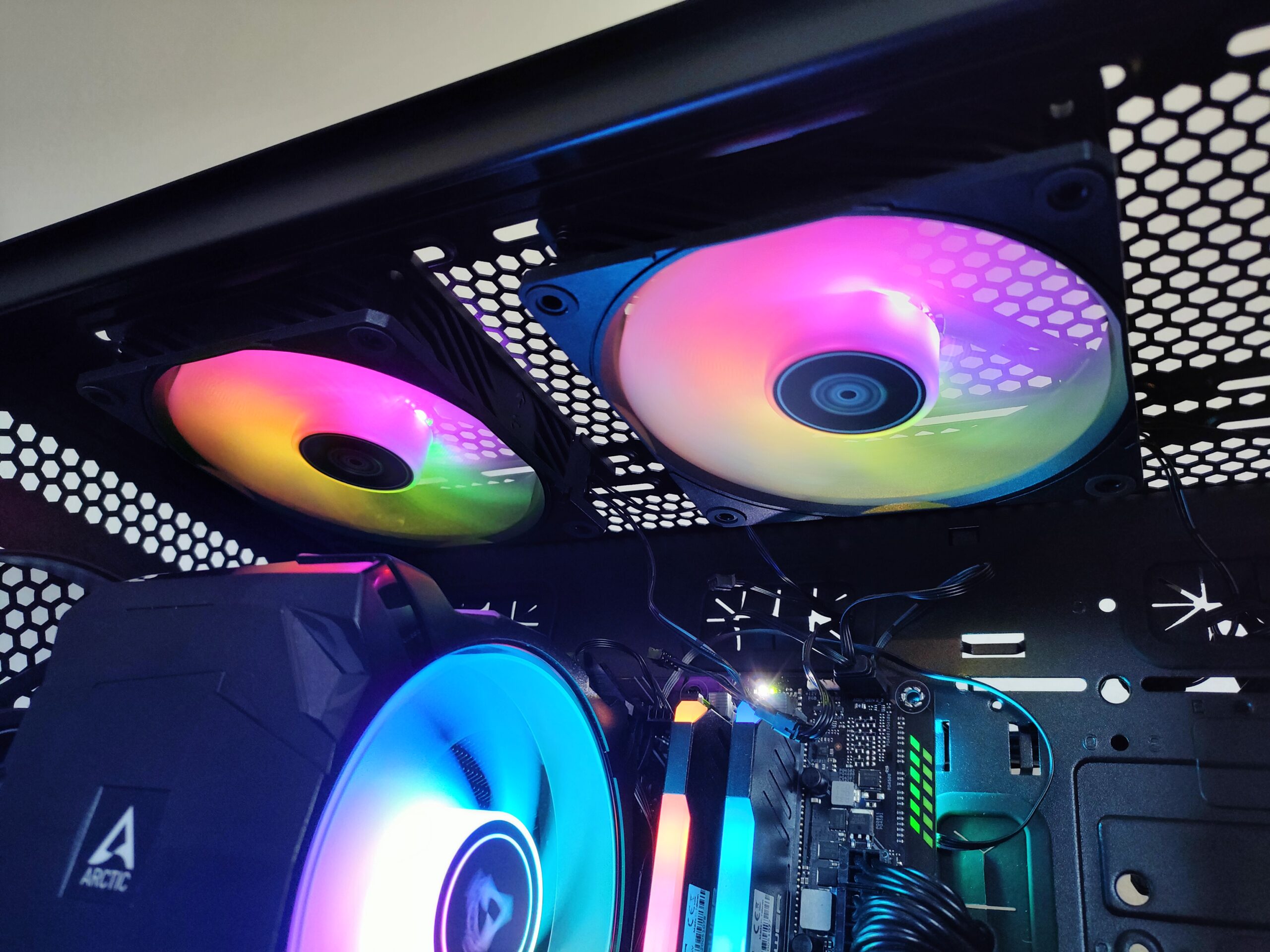 Review Silverstone Shark Force 120 ARGB