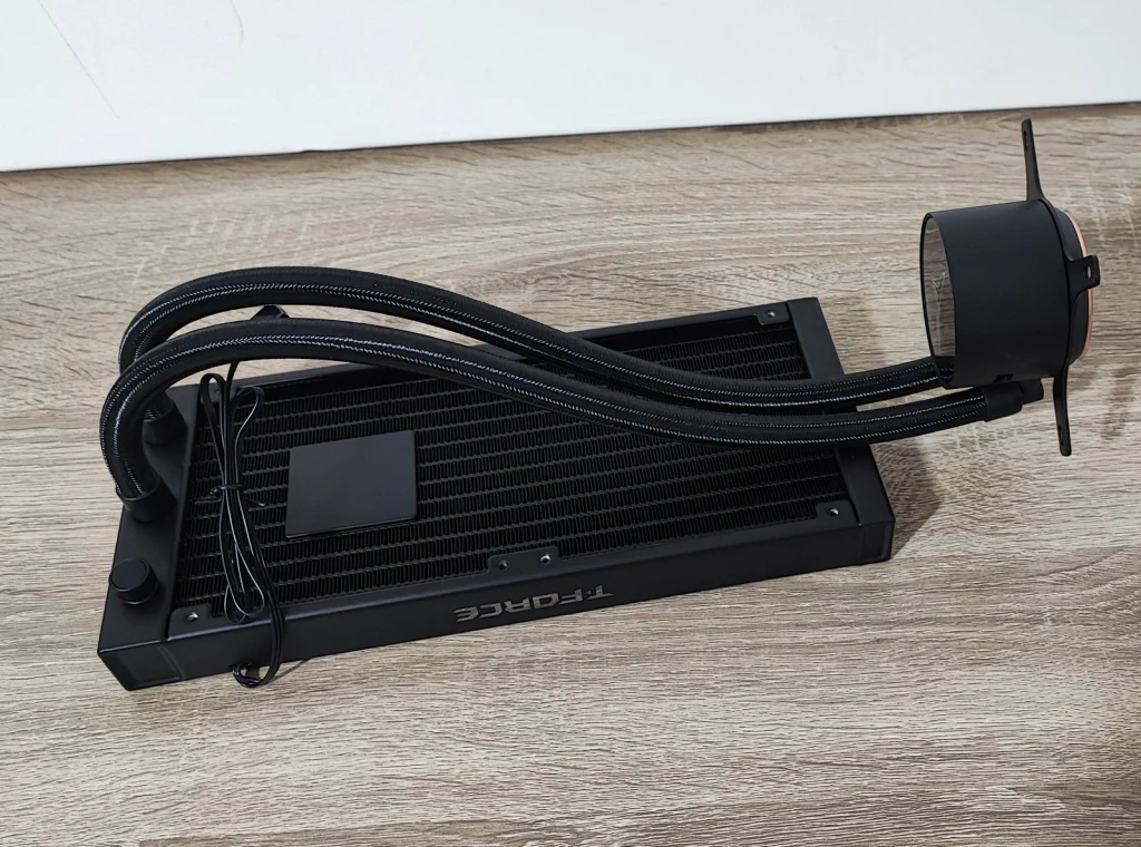 Review T-Force GD240E ARGB SIREN